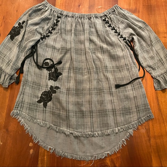 standard grace | Tops | Standard Grace Plaid Off The Shoulder Floral ...